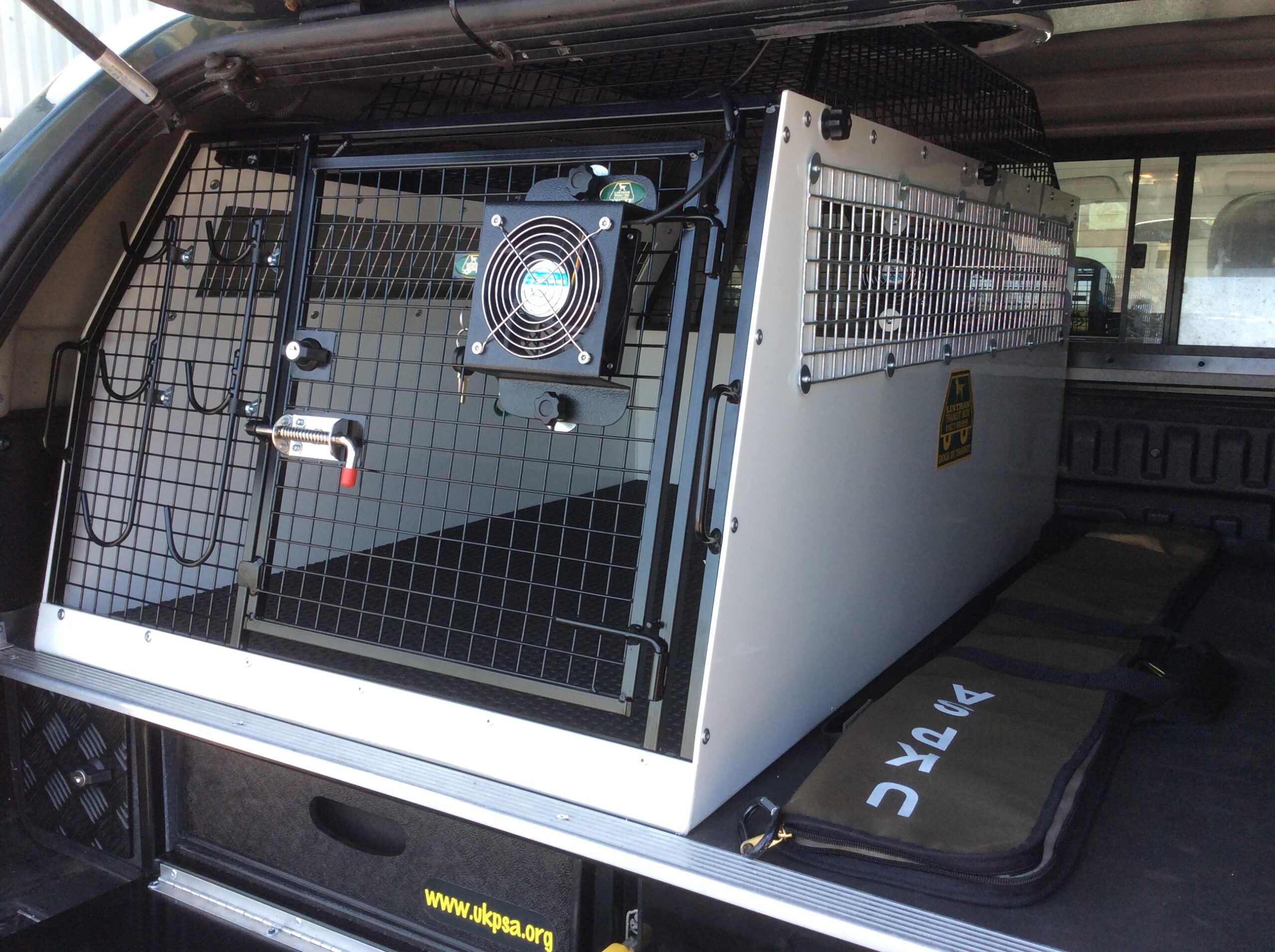 Single Dog Box with Storage Drawers | Efficient Design | Lintran