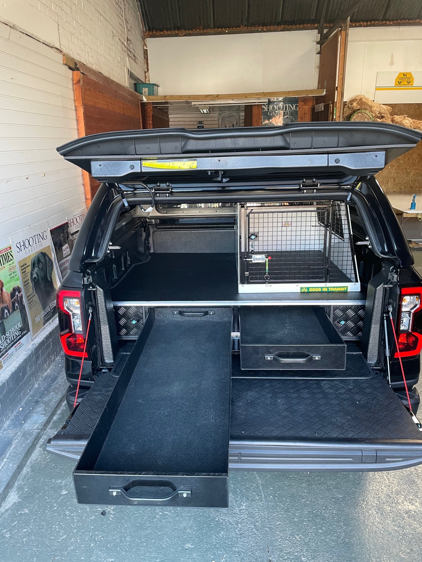 Single Dog Box with Storage Drawers | Efficient Design | Lintran