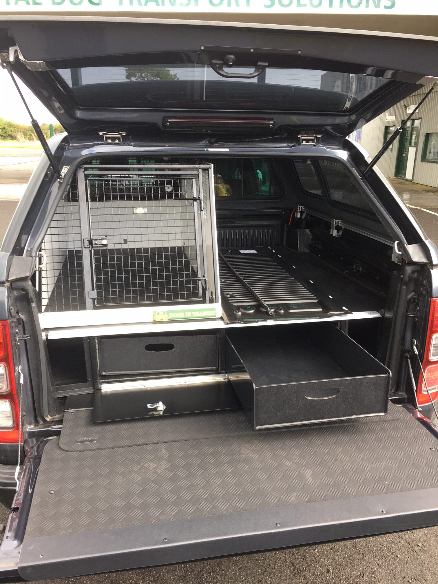 Single Dog Box with Storage Drawers | Efficient Design | Lintran
