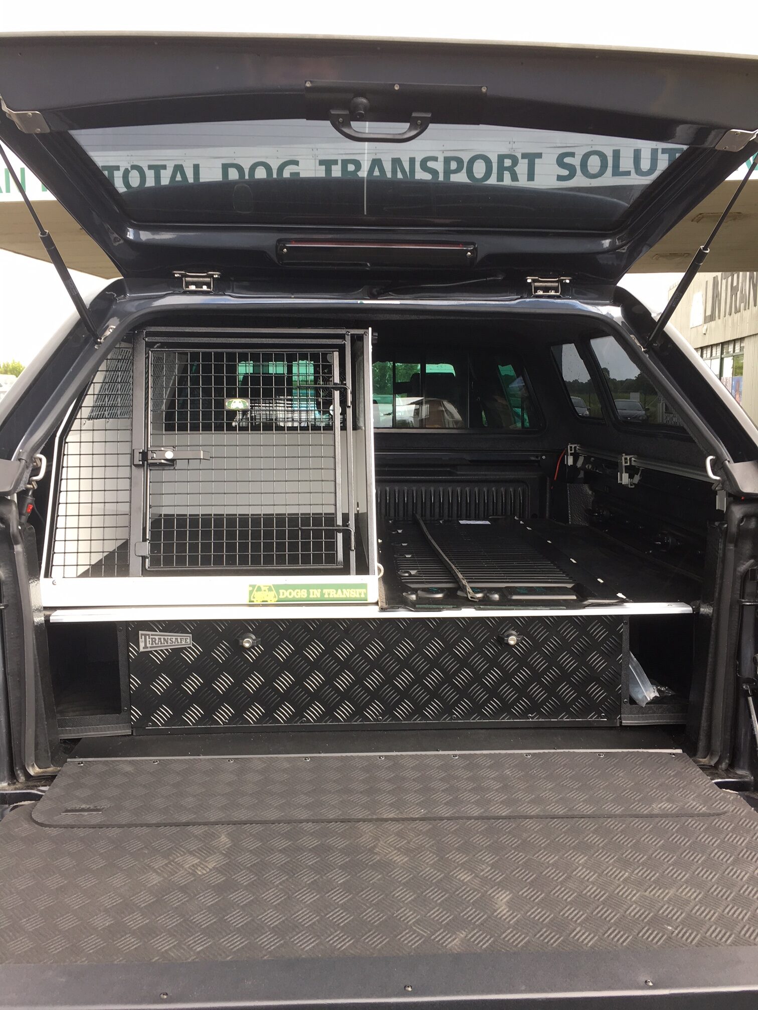 Single Dog Box with Storage Drawers | Efficient Design | Lintran
