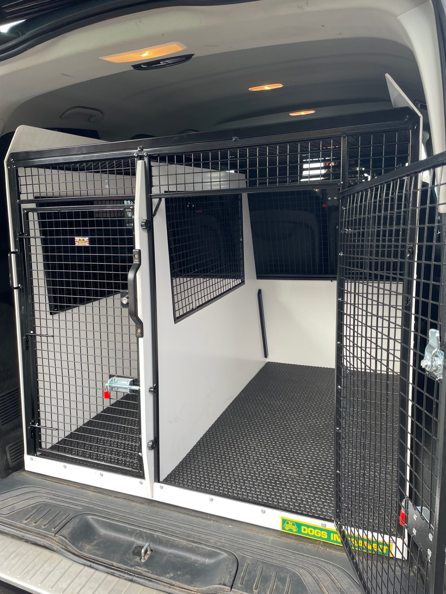 Large Divider Panel for Dog Boxes | Adaptable Space | Lintran