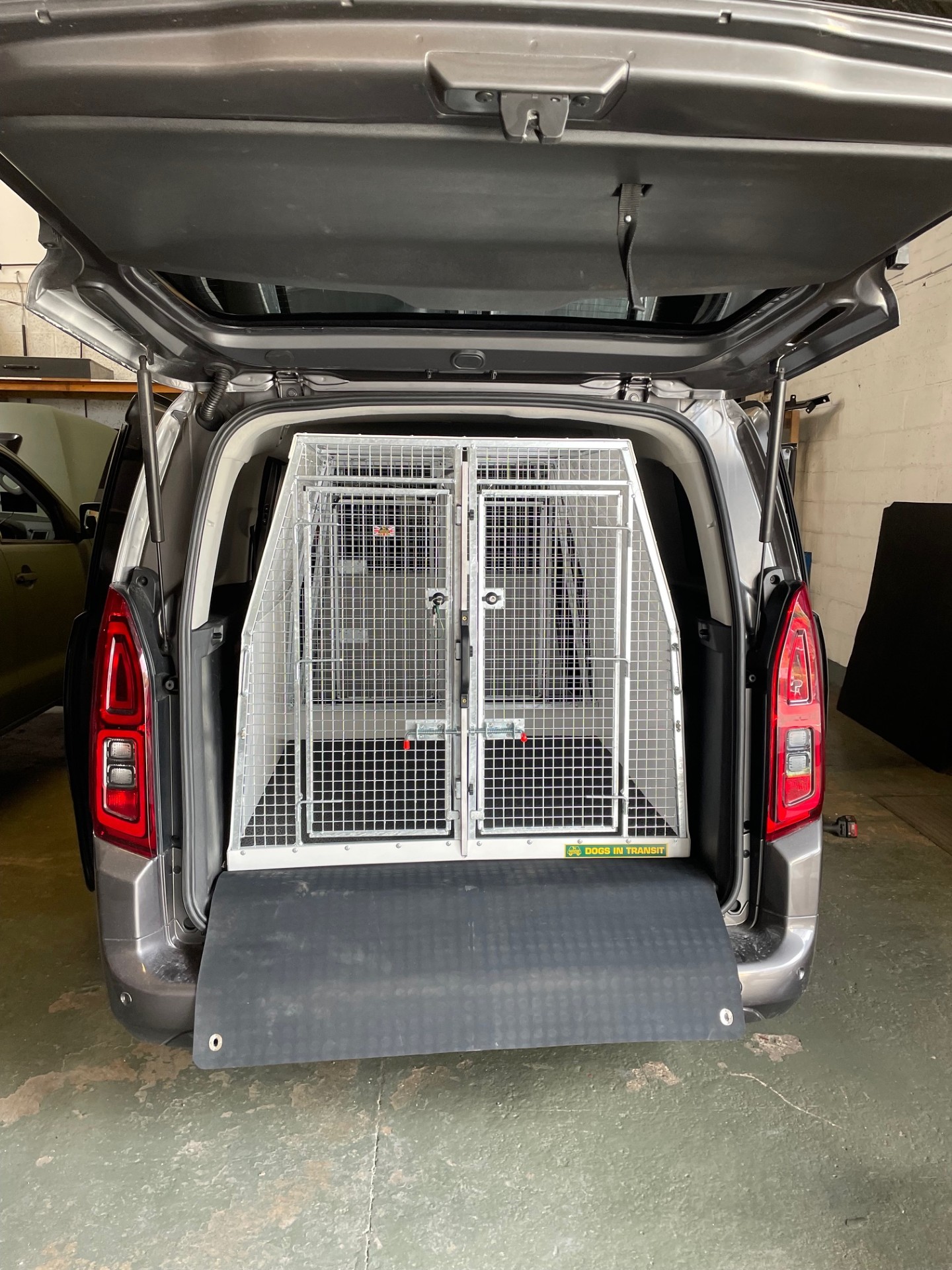Custom Double Dog Box for Vans | Tailored Design | Lintran
