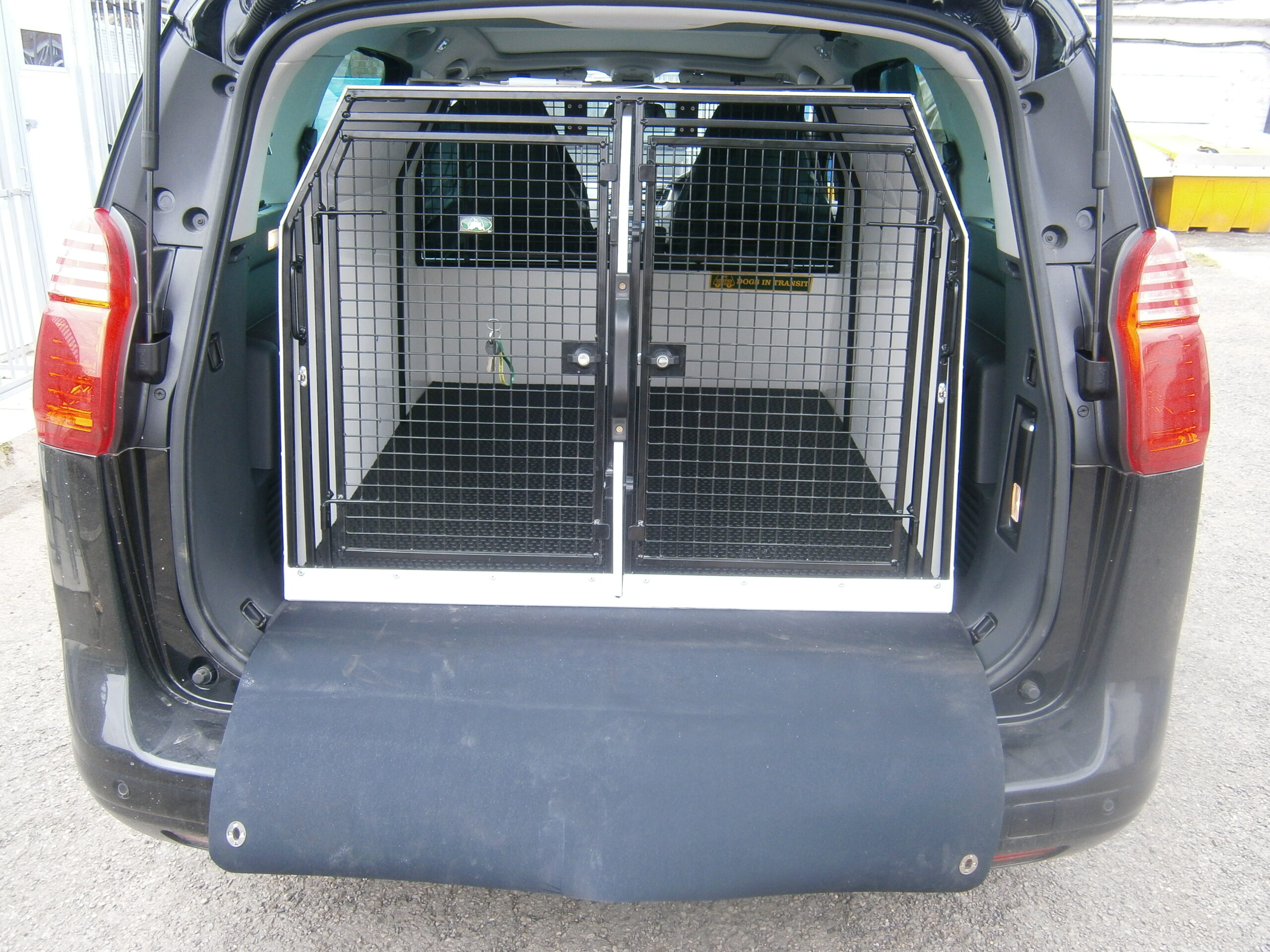 Custom Double Expanding Dog Box | Flexible Space | Lintran