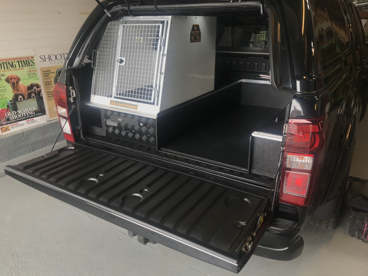 Single Dog Box with Storage Drawers | Efficient Design | Lintran